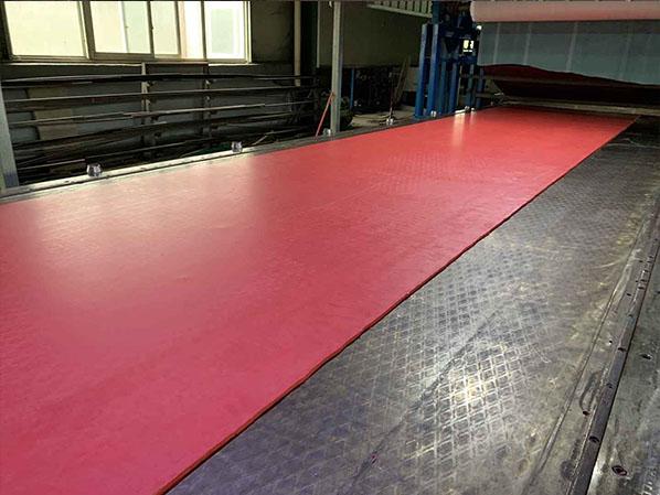 Natural Rubber Conveyor Wear Liner Impact Resistant Chute Wear Liners